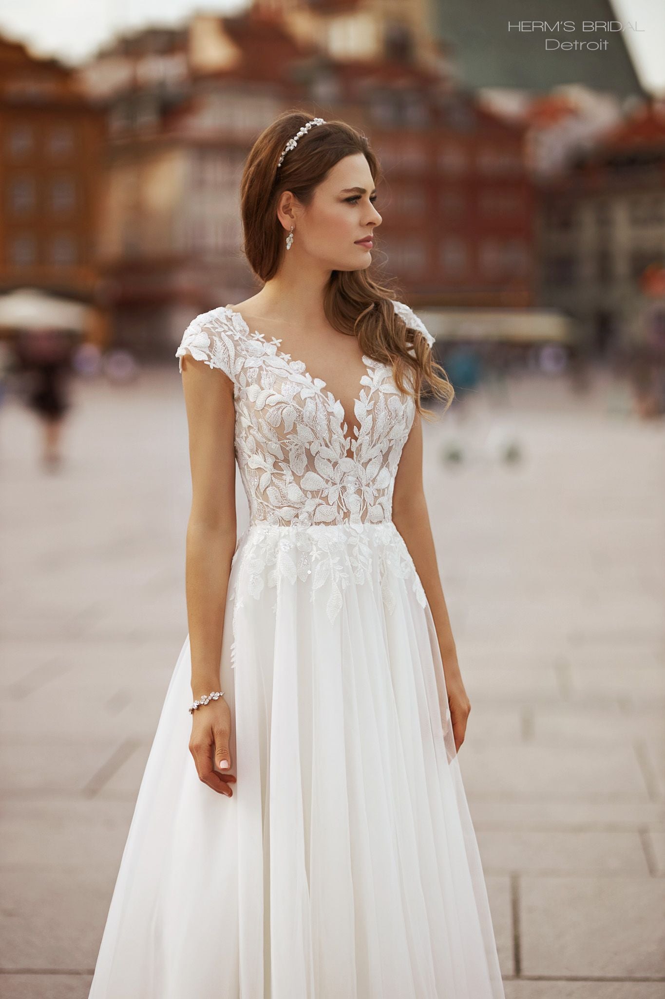 Wedding Dresses With Leaves | Krismil Bridal